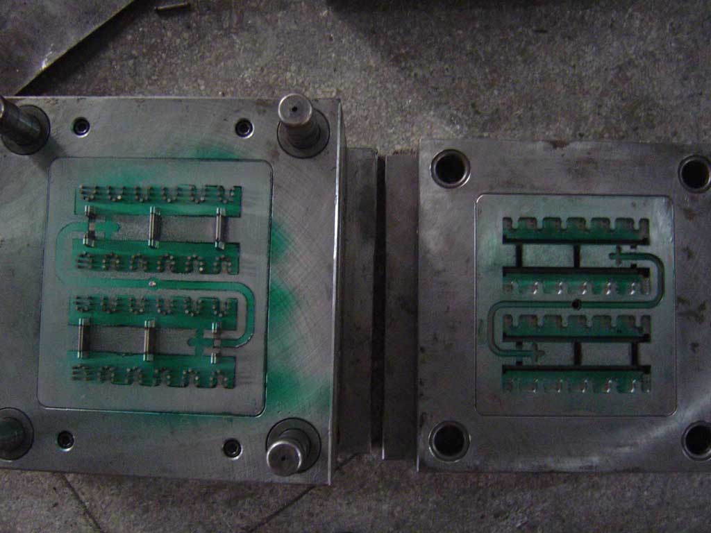 4 Cavity Plastic Mold With 168 Pins (YCH-P9I) - Mould Products, Mould ...